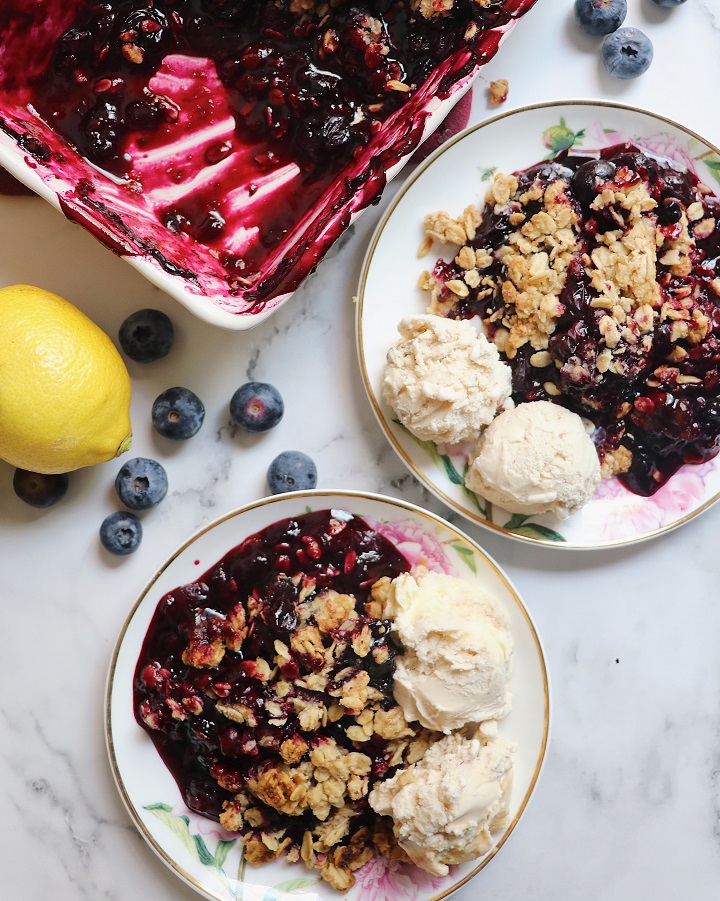 Quick and Easy Blueberry Crisp - Strawberry in the Desert