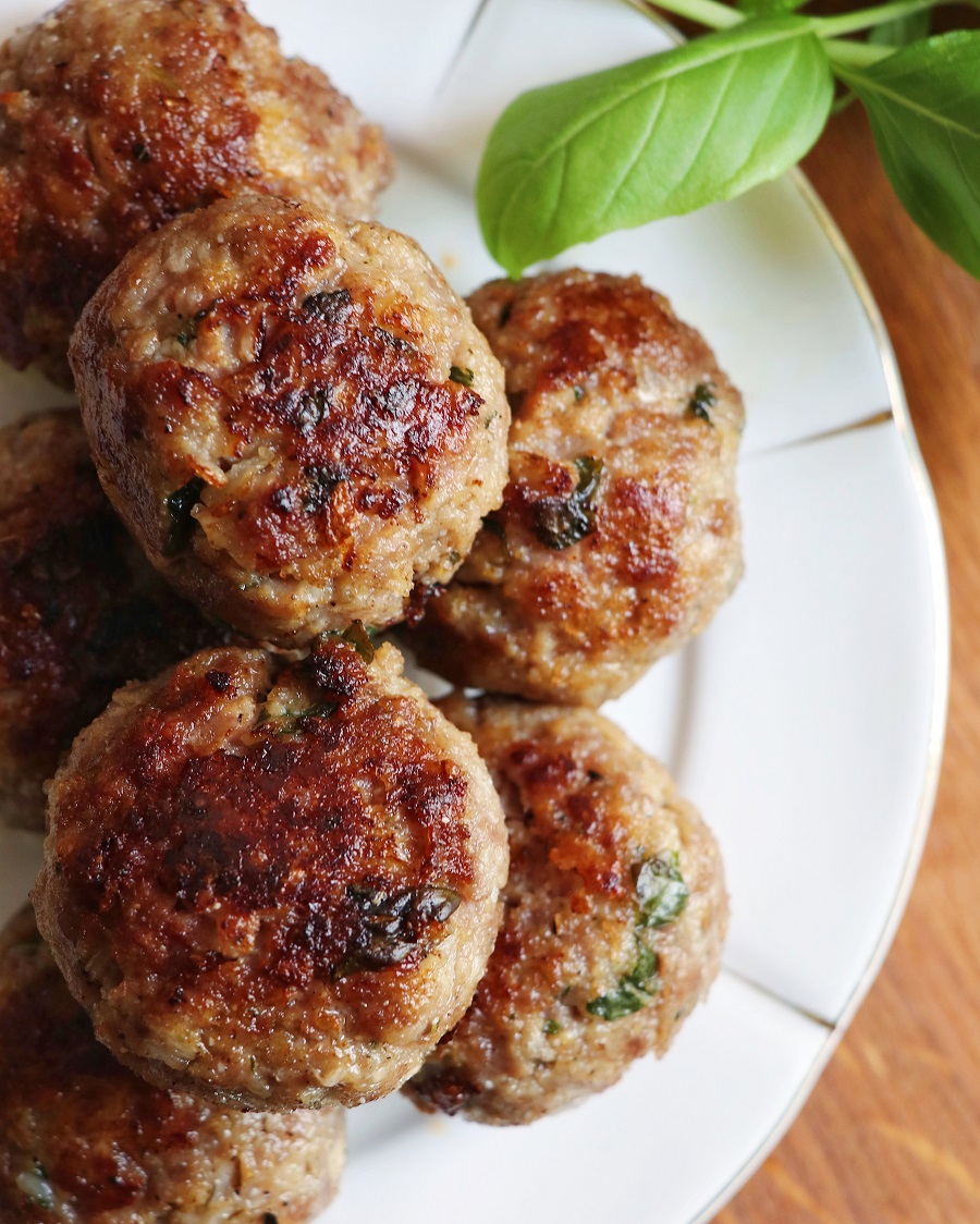 Juicy Italian Meatballs - Strawberry in the Desert