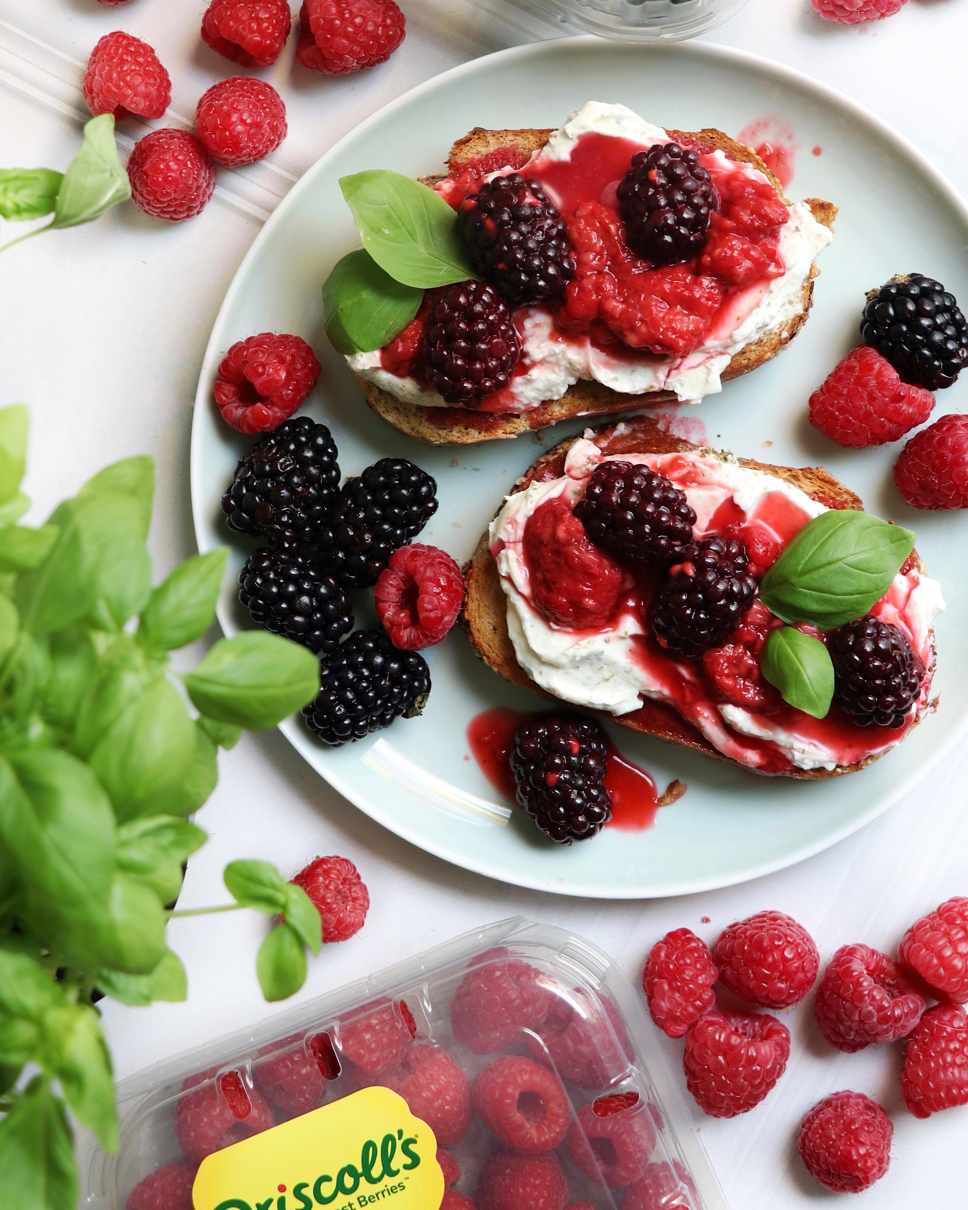 Spicy Schezwan Momos (Dumplings) - Strawberry in the Desert